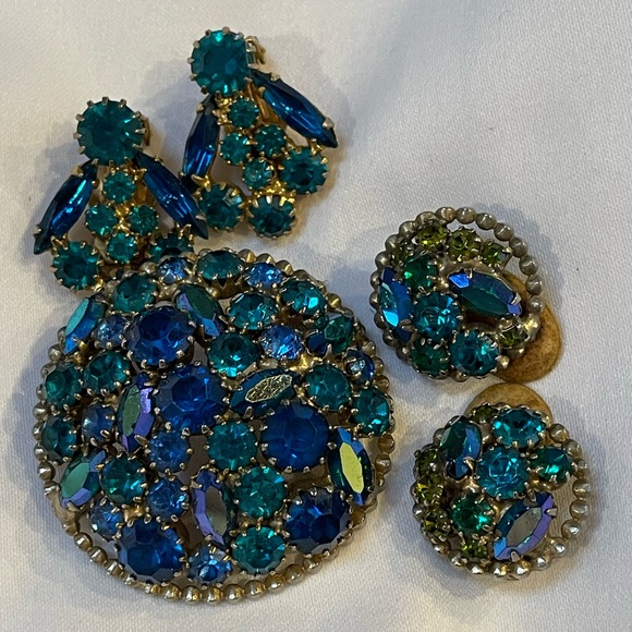 Albert Weiss | Jewelry | Vintage Weiss Clip On Earrings With Similar ...
